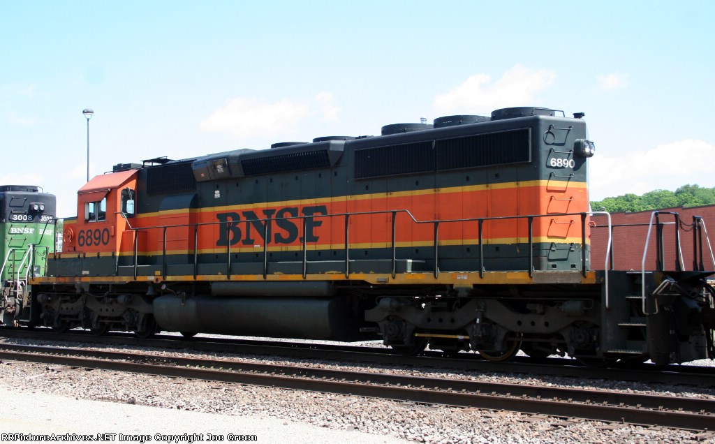 BNSF 6890